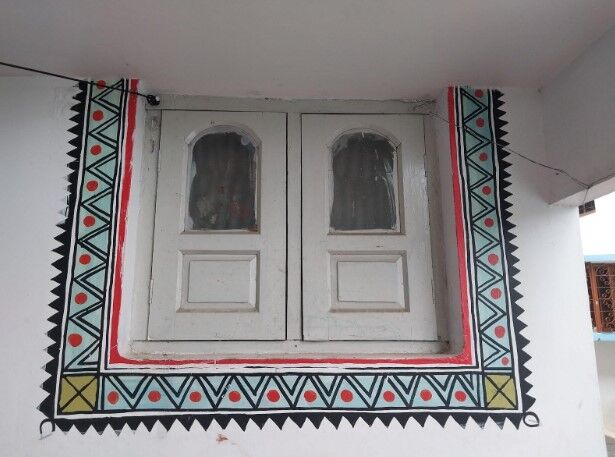 Bhiti Chitra: An Art Form Moves From Walls to Canvas