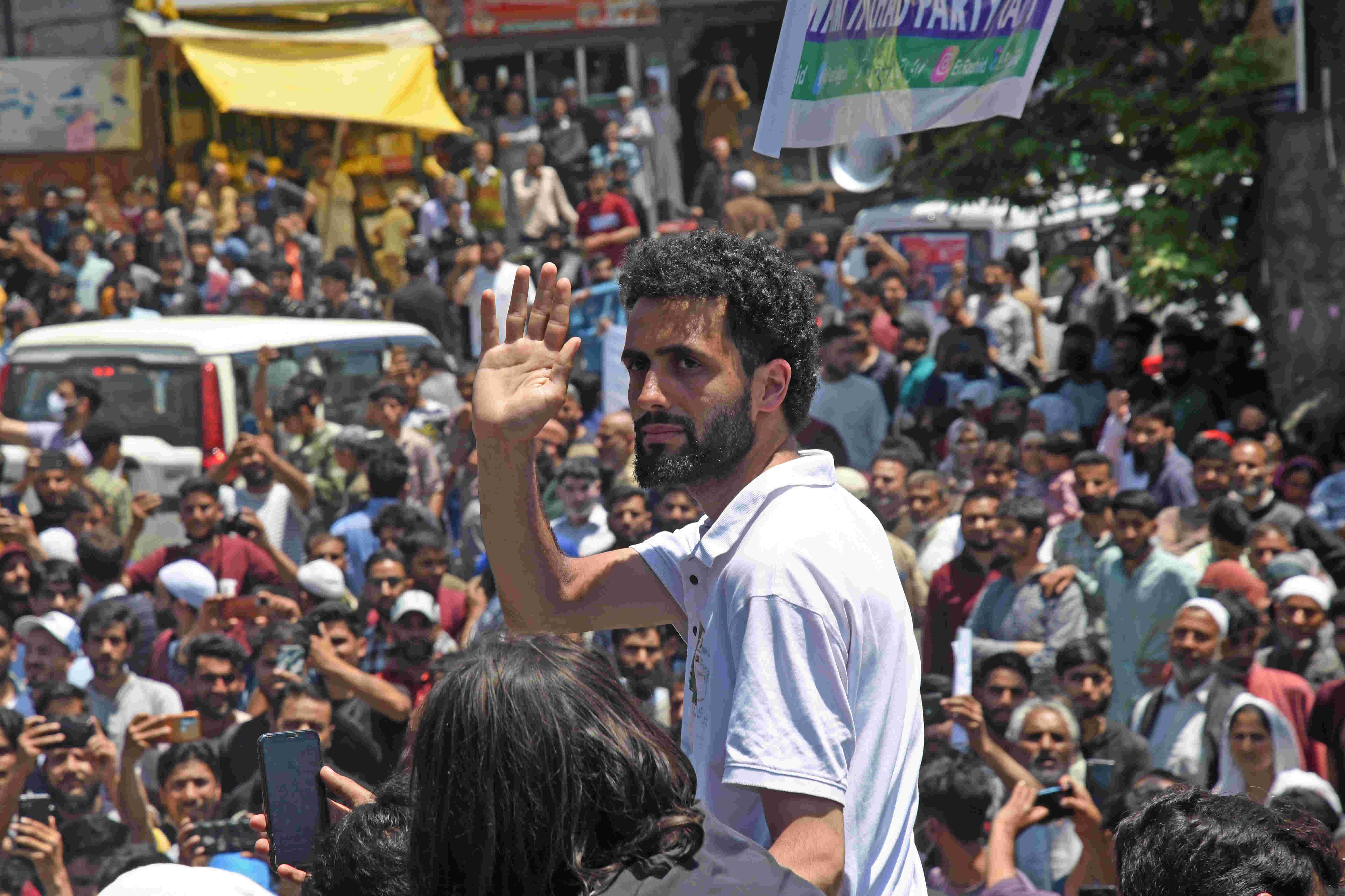 Kashmir - A Sonrise In Srinagar